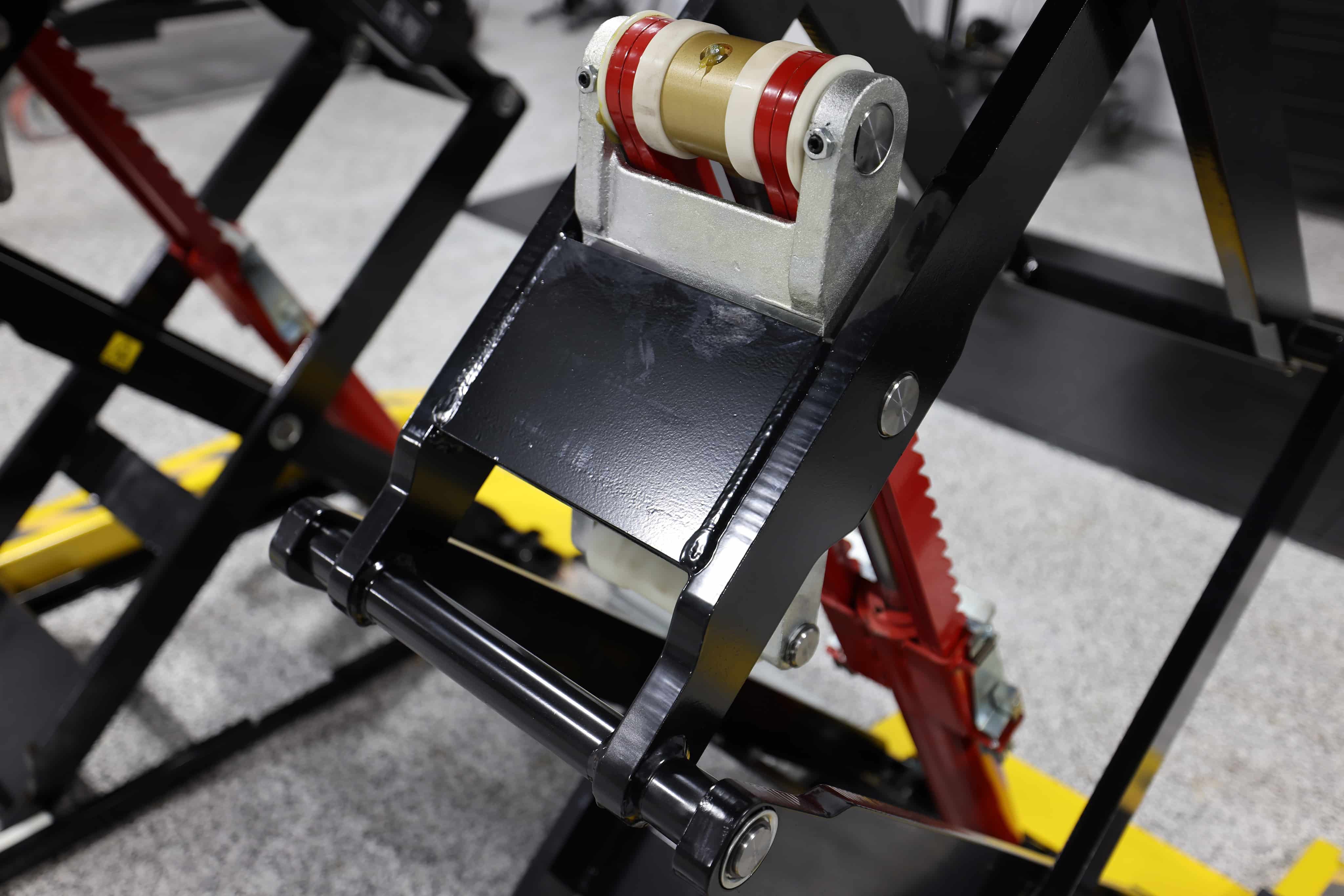 7.7K Scissor Lift | Challenger Lifts