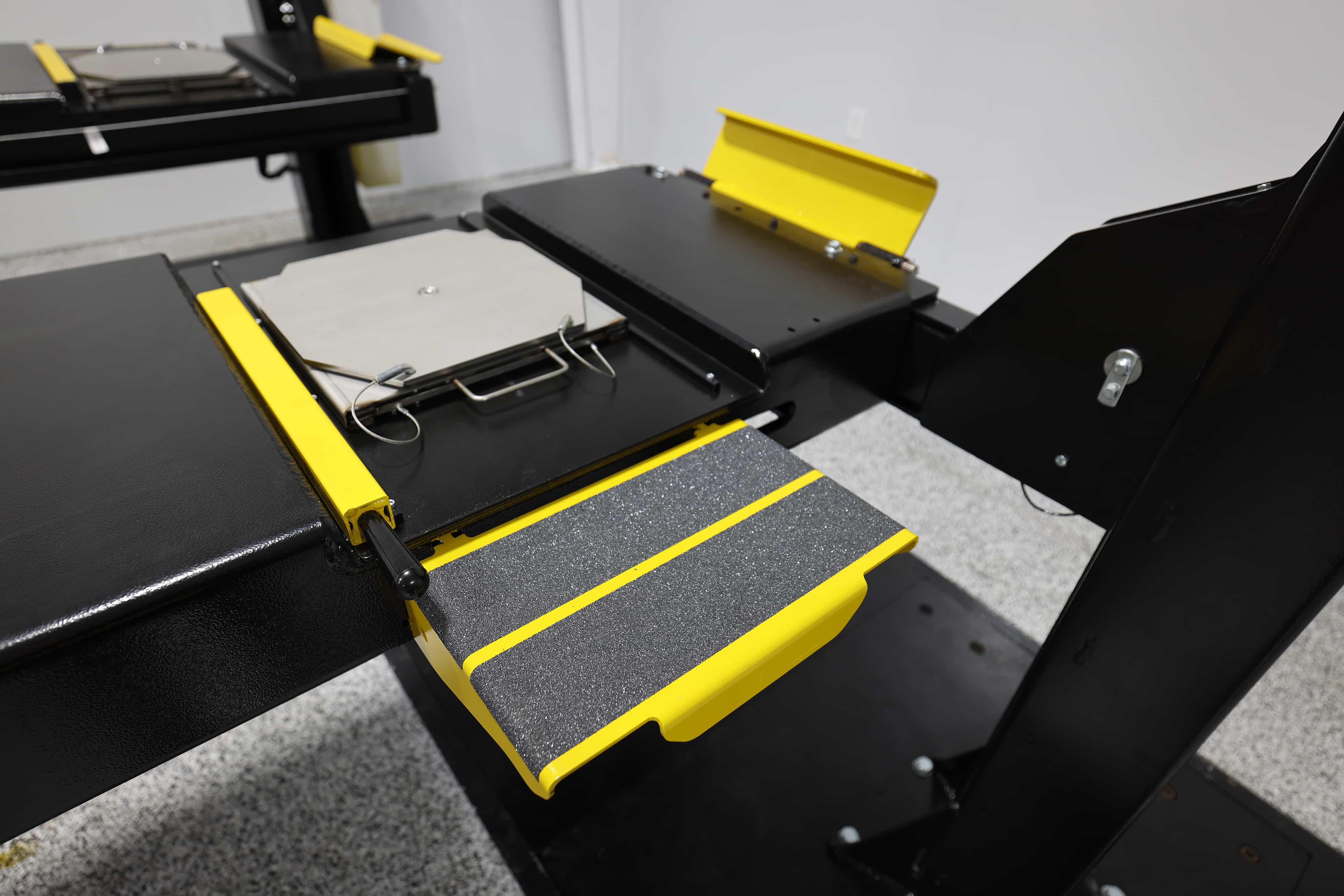 15K 4-Post Lift / Alignment | Challenger Lifts