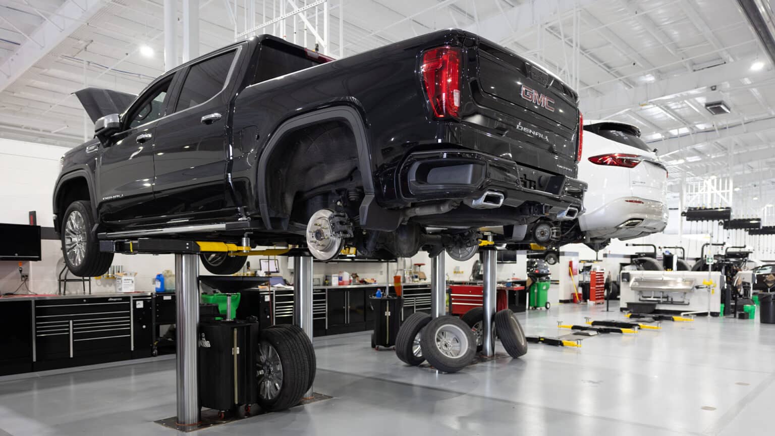 website banner 2 - Challenger Lifts